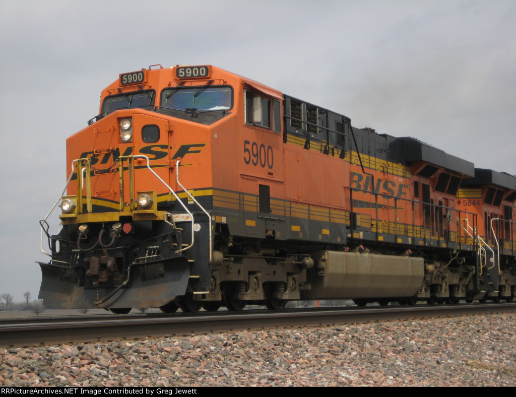 BNSF 5900